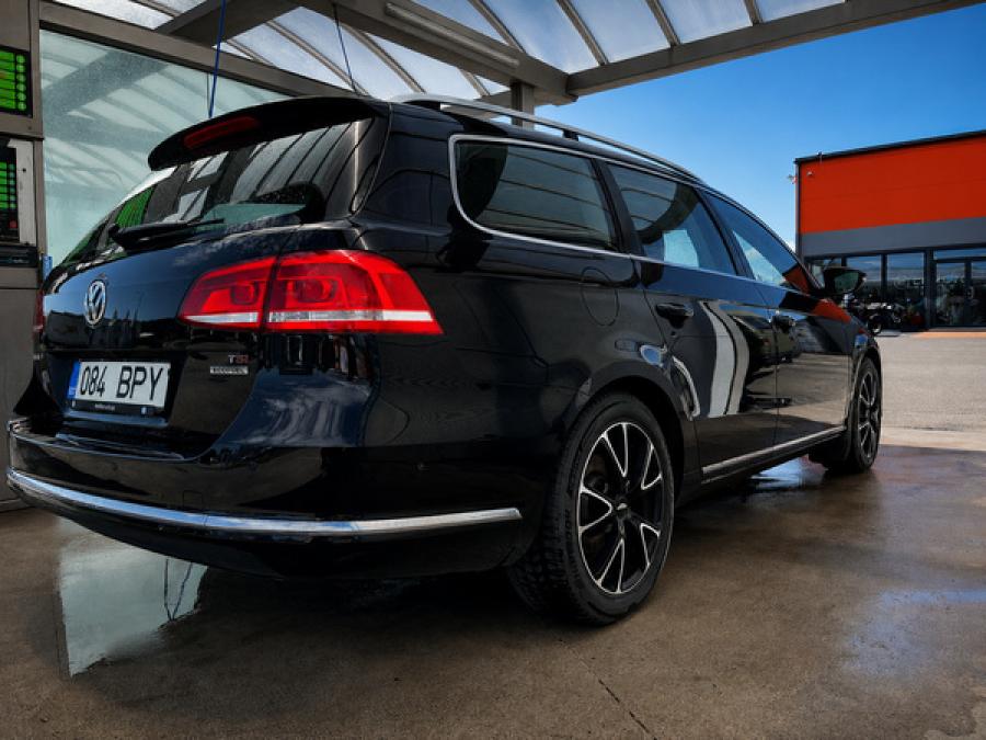 Black Volkswagen Passat 2012 in Parnu, with an engine capacity of 0.00 L and mileage of 281 thousand km for 4900 €, photo 5 on AUTOMOTO.COM.LV