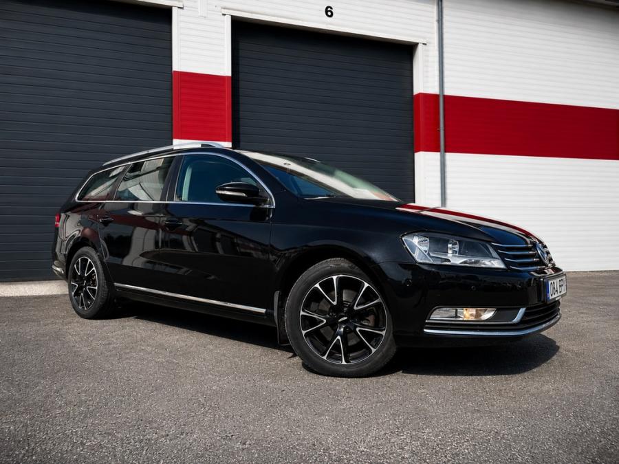 Black Volkswagen Passat 2012 in Parnu, with an engine capacity of 0.00 L and mileage of 281 thousand km for 4900 €, photo 16 on AUTOMOTO.COM.LV