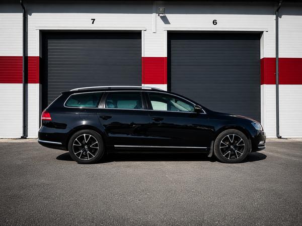 Black Volkswagen Passat 2012 in Parnu, with an engine capacity of 0.00 L and mileage of 281 thousand km for 4900 €, photo 4 on AUTOMOTO.COM.LV