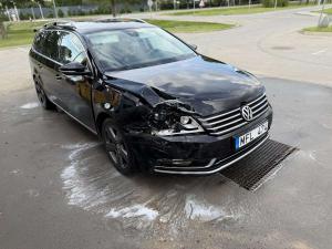 Black Volkswagen Passat 2012 in Kaunas, with an engine capacity of 2.00 L and mileage of 344 thousand km for 2600 €, photo  on AUTOMOTO.COM.LV