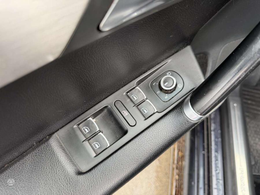 Melns Volkswagen Passat 2012 Kauņa, ar dzinēja tilpumu 2.00 L un nobraukumu 344 tūkst. km par 2600 €, foto 23 vietnē AUTOMOTO.COM.LV