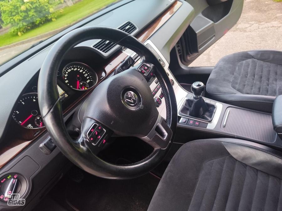 Black Volkswagen Passat 2012 in Mazeikiai, with an engine capacity of 2.00 L and mileage of 248 thousand km for 5900 €, photo 28 on AUTOMOTO.COM.LV