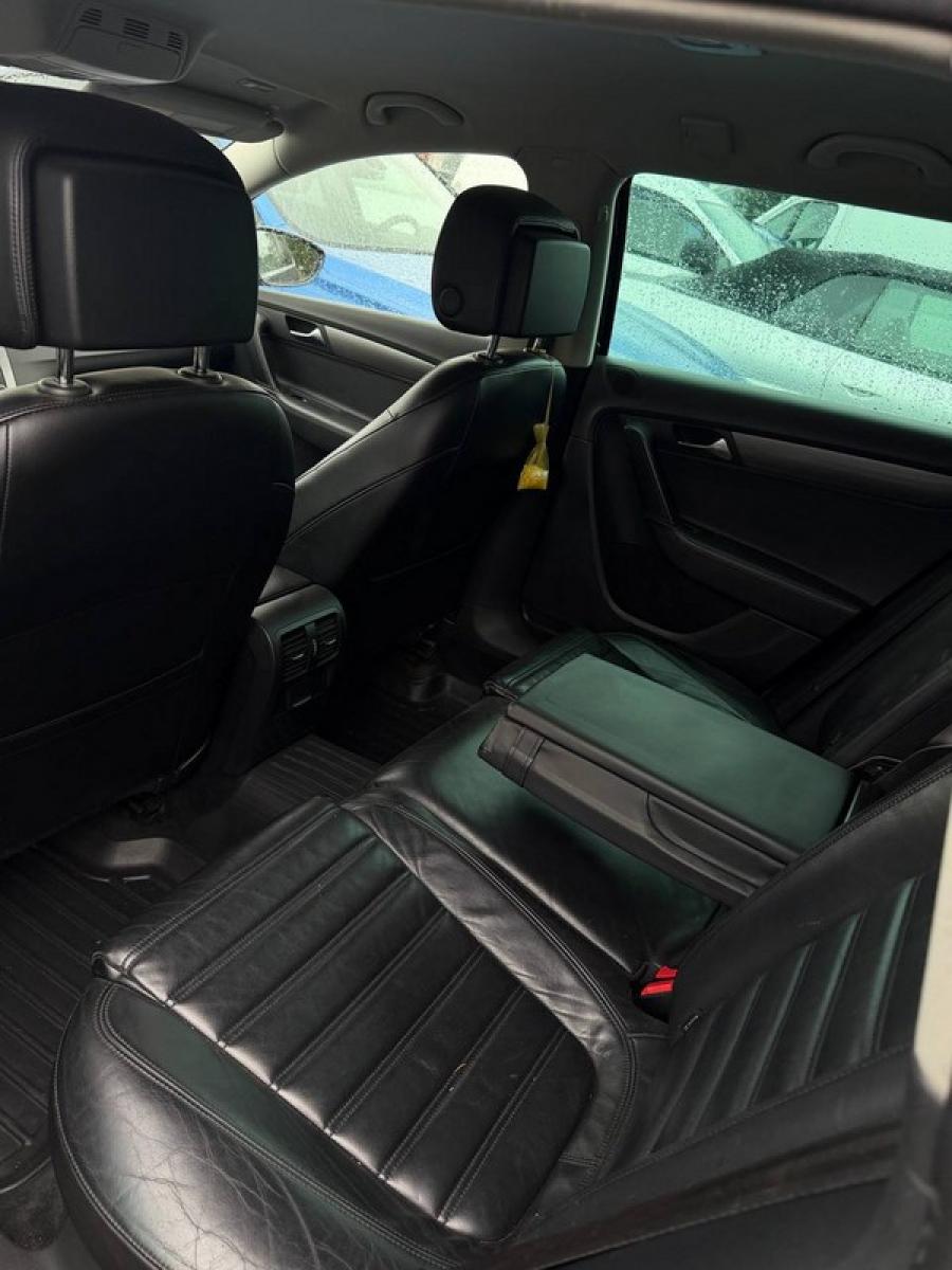 Black Volkswagen Passat 2012 in Tallinn, with an engine capacity of 0.00 L and mileage of 261 thousand km for 2000 €, photo 30 on AUTOMOTO.COM.LV