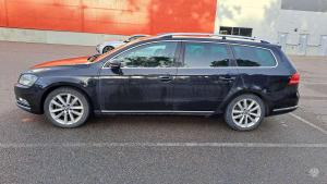 Melns Volkswagen Passat 2012 Viļņa, ar dzinēja tilpumu 1.97 L un nobraukumu 325 tūkst. km par 2999 €, foto 3 vietnē AUTOMOTO.COM.LV