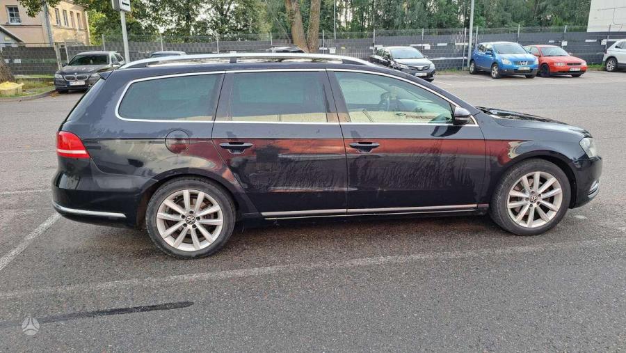 Melns Volkswagen Passat 2012 Viļņa, ar dzinēja tilpumu 1.97 L un nobraukumu 325 tūkst. km par 2999 €, foto 6 vietnē AUTOMOTO.COM.LV