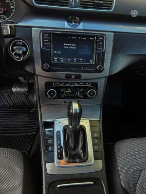 Black Volkswagen Passat 2012 in Kaisiadorys, with an engine capacity of 2.00 L and mileage of 399 thousand km for 4400 €, photo 52 on AUTOMOTO.COM.LV