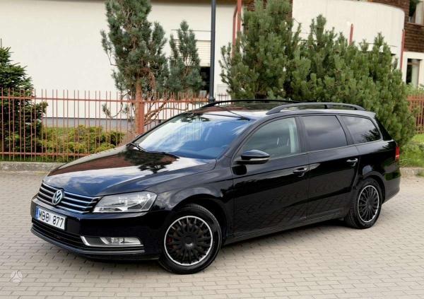 Black Volkswagen Passat 2012 in Vilnius, with an engine capacity of 2.00 L and mileage of 300 thousand km for 3300 €, photo 3 on AUTOMOTO.COM.LV