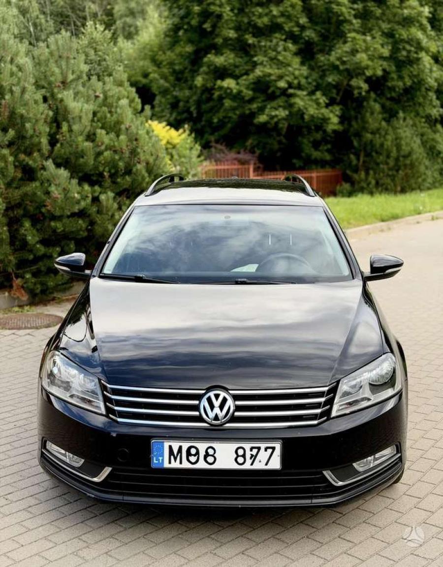 Black Volkswagen Passat 2012 in Vilnius, with an engine capacity of 2.00 L and mileage of 300 thousand km for 3300 €, photo 4 on AUTOMOTO.COM.LV