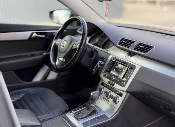 Black Volkswagen Passat 2012 in Vilnius, with an engine capacity of 2.00 L and mileage of 300 thousand km for 3300 €, photo 7 on AUTOMOTO.COM.LV