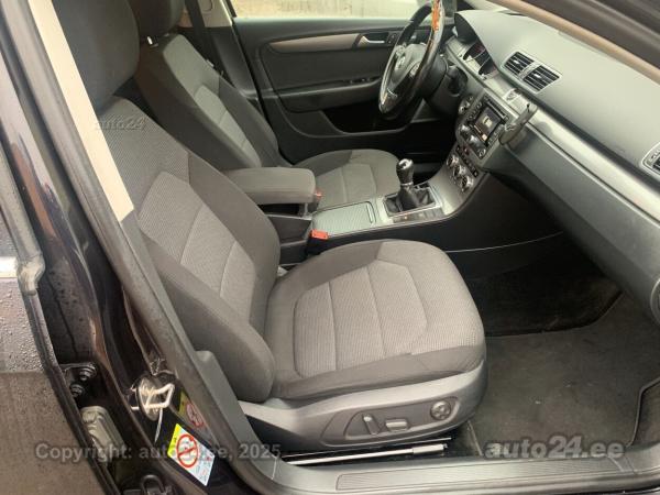Black Volkswagen Passat 2013 in Valga, with an engine capacity of 2.00 L and mileage of 298 thousand km for 4800 €, photo 11 on AUTOMOTO.COM.LV