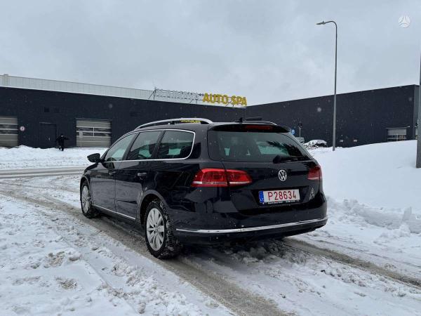 Black Volkswagen Passat 2013 in Vilnius, with an engine capacity of 1.97 L and mileage of 299 thousand km for 5999 €, photo 6 on AUTOMOTO.COM.LV
