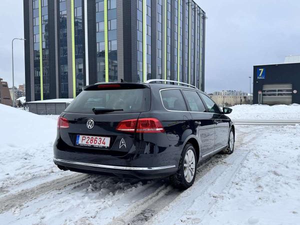 Black Volkswagen Passat 2013 in Vilnius, with an engine capacity of 1.97 L and mileage of 299 thousand km for 5999 €, photo 7 on AUTOMOTO.COM.LV