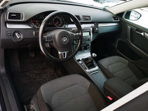 Melns Volkswagen Passat 2013 Radviliškis, ar dzinēja tilpumu 1.97 L un nobraukumu 289 tūkst. km par 5150 €, foto 10 vietnē AUTOMOTO.COM.LV
