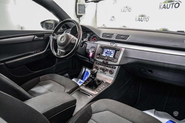 Black Volkswagen Passat 2013 in Kaunas, with an engine capacity of 1.60 L and mileage of 0 thousand km for 5990 €, photo 11 on AUTOMOTO.COM.LV