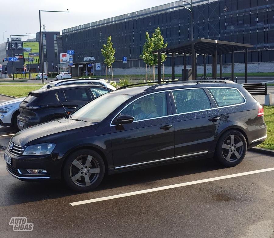 Black Volkswagen Passat 2013 in Vilnius, with an engine capacity of 1.60 L and mileage of 376 thousand km for 3790 €, photo 18 on AUTOMOTO.COM.LV