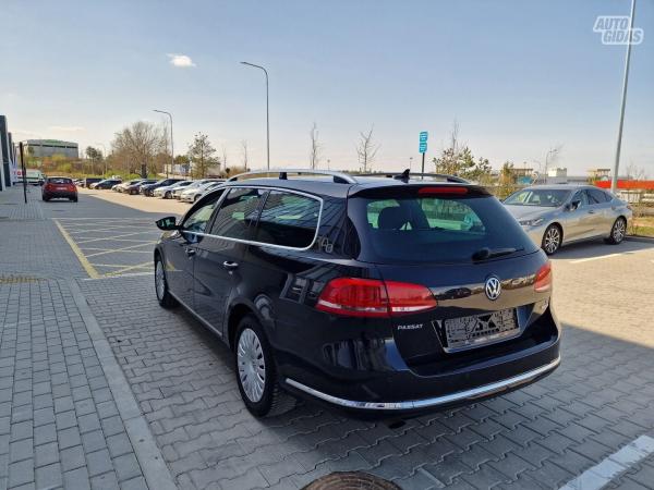 Black Volkswagen Passat 2013 in Vilnius, with an engine capacity of 1.60 L and mileage of 230 thousand km for 6650 €, photo 4 on AUTOMOTO.COM.LV