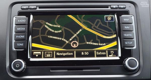 Black Volkswagen Passat 2013 in Kaunas, with an engine capacity of 2.00 L and mileage of 250 thousand km for 6450 €, photo 3 on AUTOMOTO.COM.LV