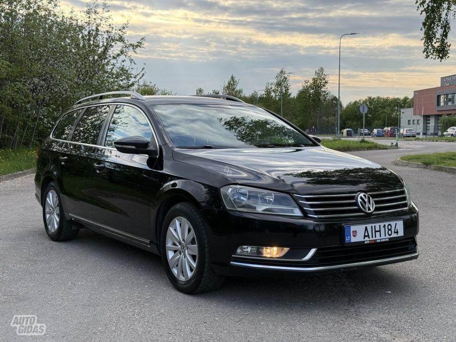 Black Volkswagen Passat 2013 in Alytus, with an engine capacity of 1.60 L and mileage of 254 thousand km for 4699 €, photo 1 on AUTOMOTO.COM.LV