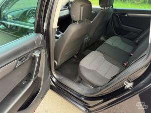 Black Volkswagen Passat 2013 in Alytus, with an engine capacity of 1.60 L and mileage of 254 thousand km for 4699 €, photo 17 on AUTOMOTO.COM.LV
