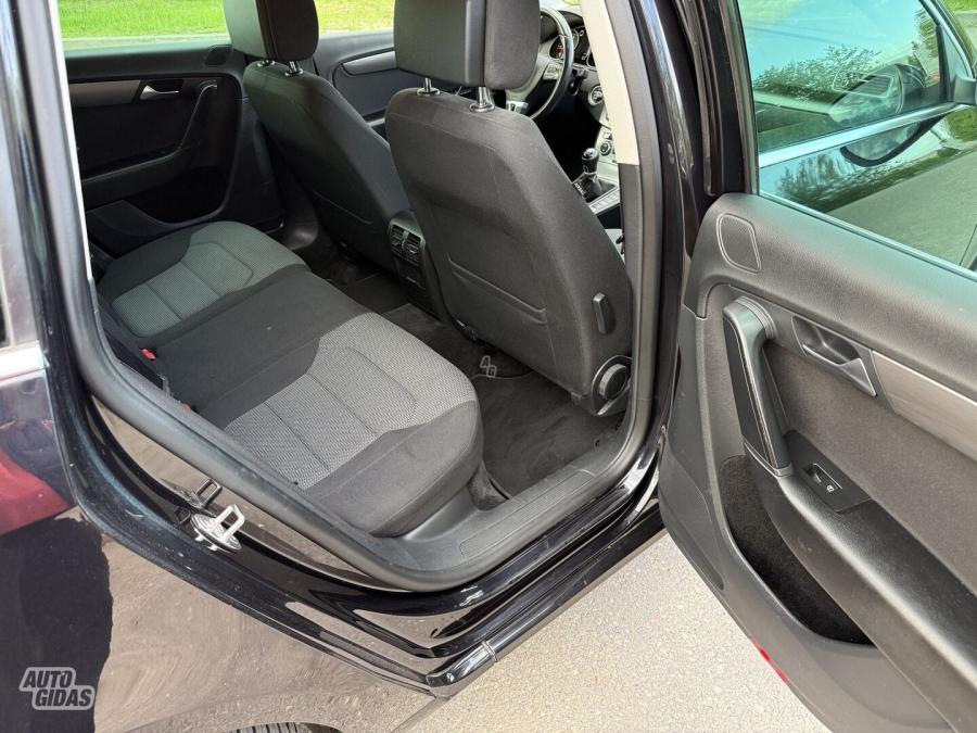 Black Volkswagen Passat 2013 in Alytus, with an engine capacity of 1.60 L and mileage of 254 thousand km for 4699 €, photo 18 on AUTOMOTO.COM.LV