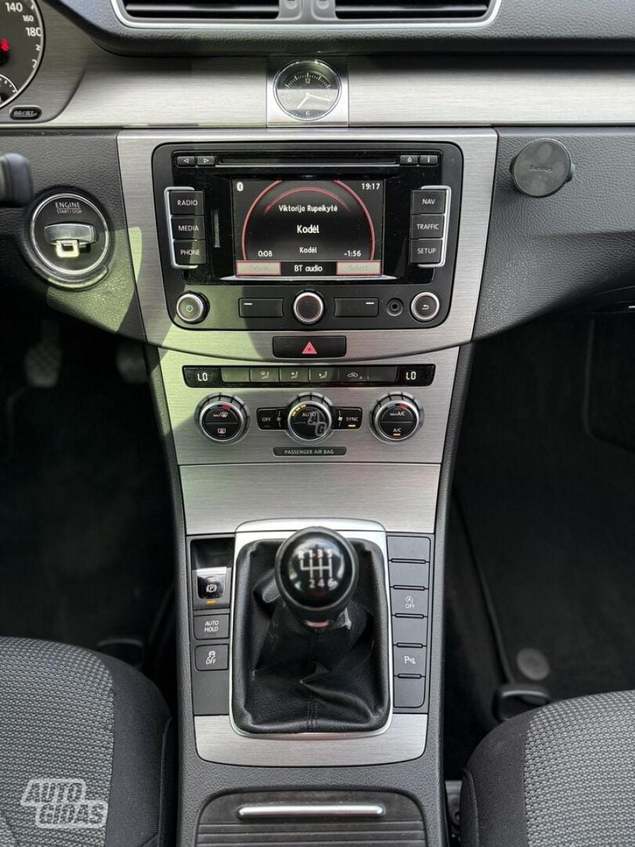 Black Volkswagen Passat 2013 in Alytus, with an engine capacity of 1.60 L and mileage of 254 thousand km for 4699 €, photo 24 on AUTOMOTO.COM.LV