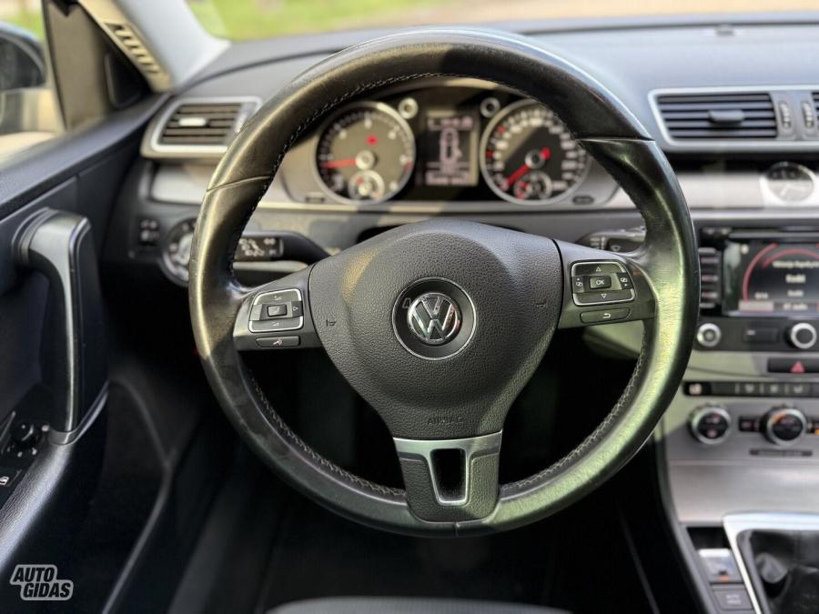 Black Volkswagen Passat 2013 in Alytus, with an engine capacity of 1.60 L and mileage of 254 thousand km for 4699 €, photo 25 on AUTOMOTO.COM.LV