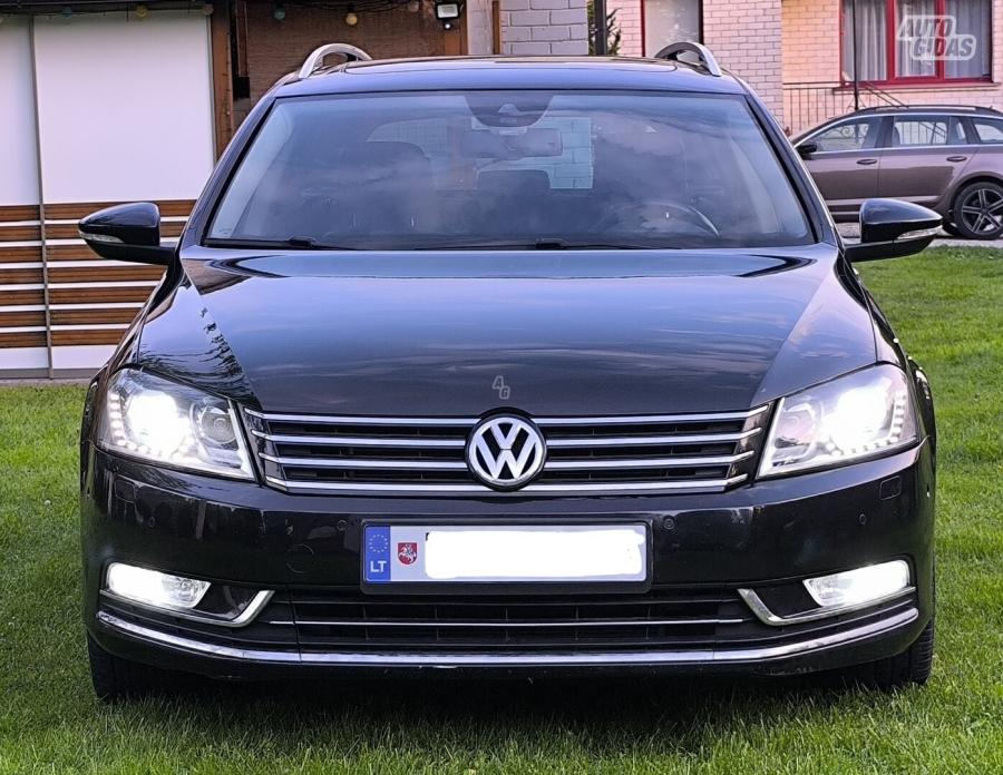 Black Volkswagen Passat 2013 in Vilnius, with an engine capacity of 2.00 L and mileage of 317 thousand km for 5500 €, photo 3 on AUTOMOTO.COM.LV