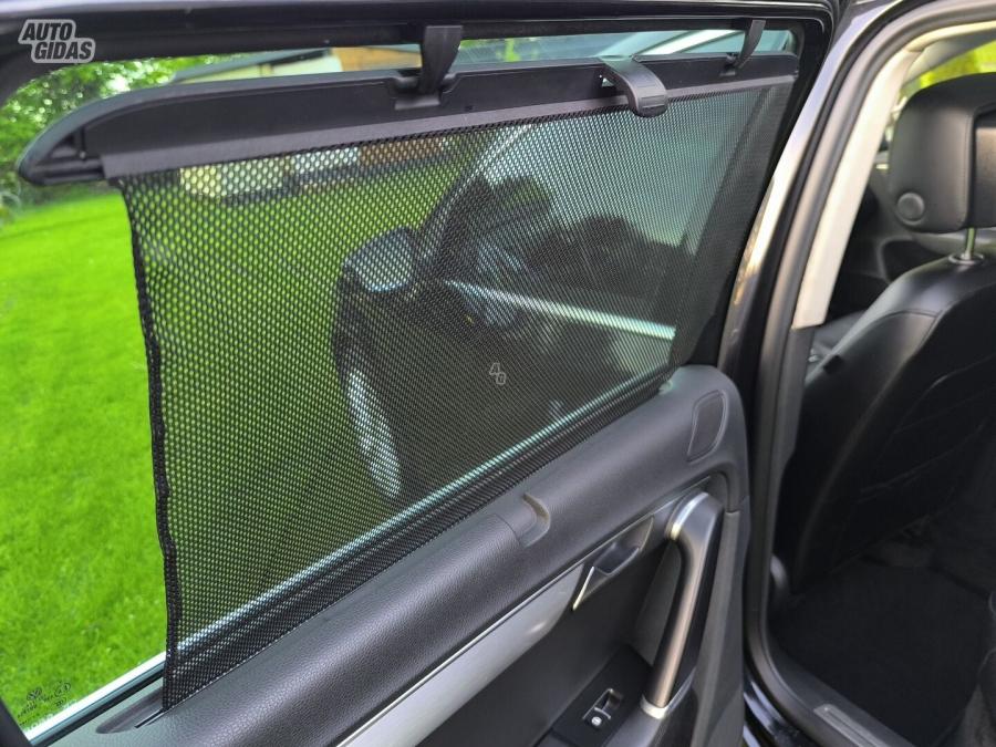 Black Volkswagen Passat 2013 in Vilnius, with an engine capacity of 2.00 L and mileage of 317 thousand km for 5500 €, photo 32 on AUTOMOTO.COM.LV