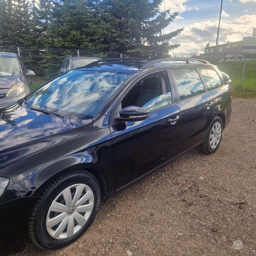 Black Volkswagen Passat 2013 in Utena, with an engine capacity of 1.60 L and mileage of 223 thousand km for 5300 €, photo 3 on AUTOMOTO.COM.LV