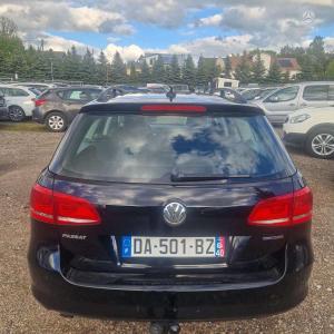Black Volkswagen Passat 2013 in Utena, with an engine capacity of 1.60 L and mileage of 223 thousand km for 5300 €, photo 7 on AUTOMOTO.COM.LV