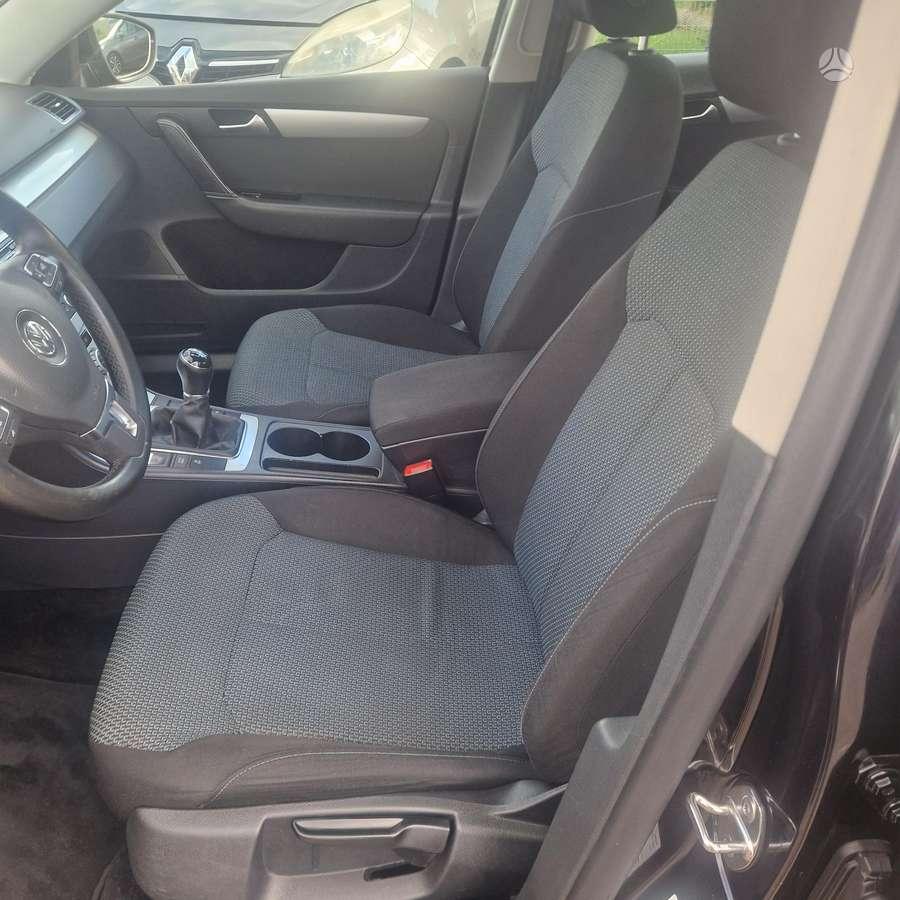 Black Volkswagen Passat 2013 in Utena, with an engine capacity of 1.60 L and mileage of 223 thousand km for 5300 €, photo 9 on AUTOMOTO.COM.LV