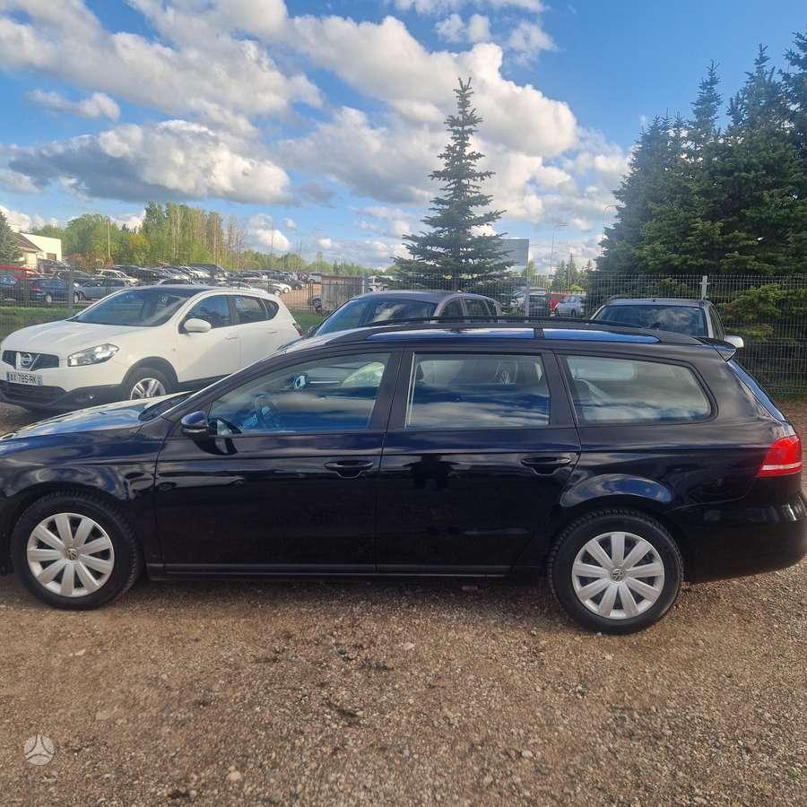 Black Volkswagen Passat 2013 in Utena, with an engine capacity of 1.60 L and mileage of 223 thousand km for 5300 €, photo 14 on AUTOMOTO.COM.LV