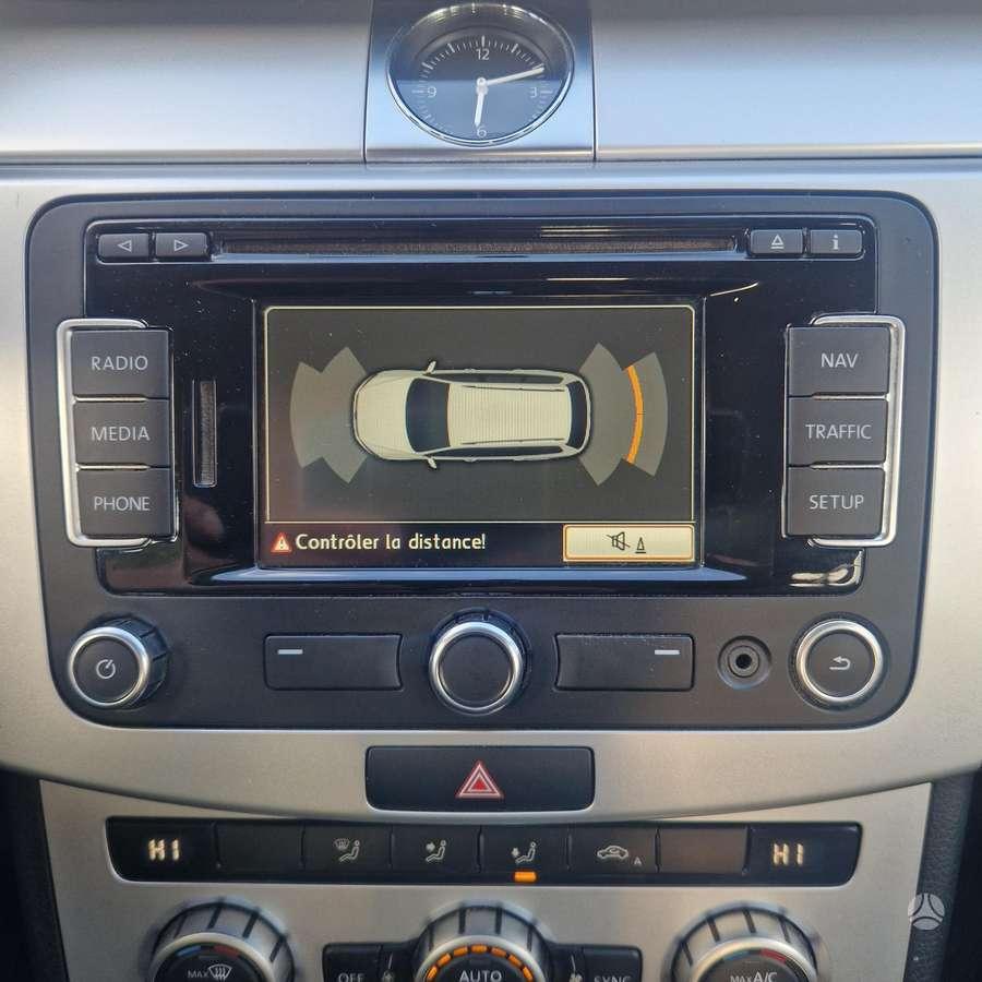 Black Volkswagen Passat 2013 in Utena, with an engine capacity of 1.60 L and mileage of 223 thousand km for 5300 €, photo 16 on AUTOMOTO.COM.LV