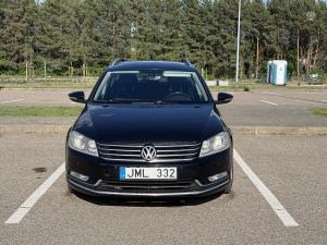 Black Volkswagen Passat 2013 in Vilnius, with an engine capacity of 1.97 L and mileage of 300 thousand km for 5400 €, photo 3 on AUTOMOTO.COM.LV