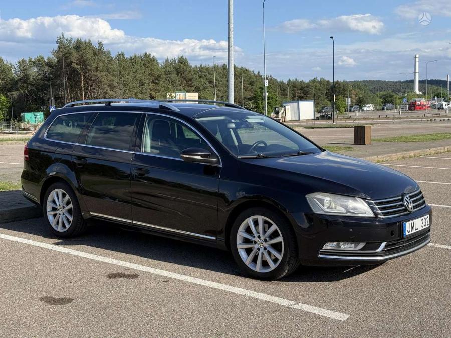 Black Volkswagen Passat 2013 in Vilnius, with an engine capacity of 1.97 L and mileage of 300 thousand km for 5400 €, photo 5 on AUTOMOTO.COM.LV