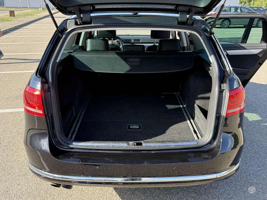 Black Volkswagen Passat 2013 in Vilnius, with an engine capacity of 1.97 L and mileage of 300 thousand km for 5400 €, photo 10 on AUTOMOTO.COM.LV