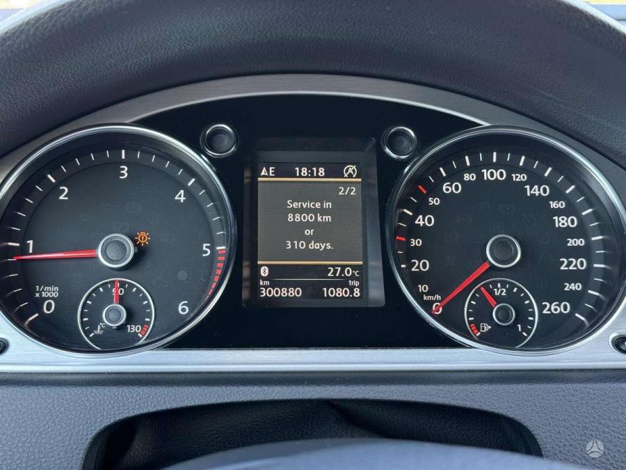 Black Volkswagen Passat 2013 in Vilnius, with an engine capacity of 1.97 L and mileage of 300 thousand km for 5400 €, photo 14 on AUTOMOTO.COM.LV