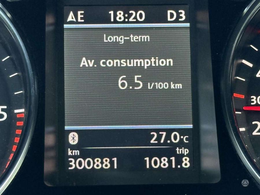 Black Volkswagen Passat 2013 in Vilnius, with an engine capacity of 1.97 L and mileage of 300 thousand km for 5400 €, photo 16 on AUTOMOTO.COM.LV