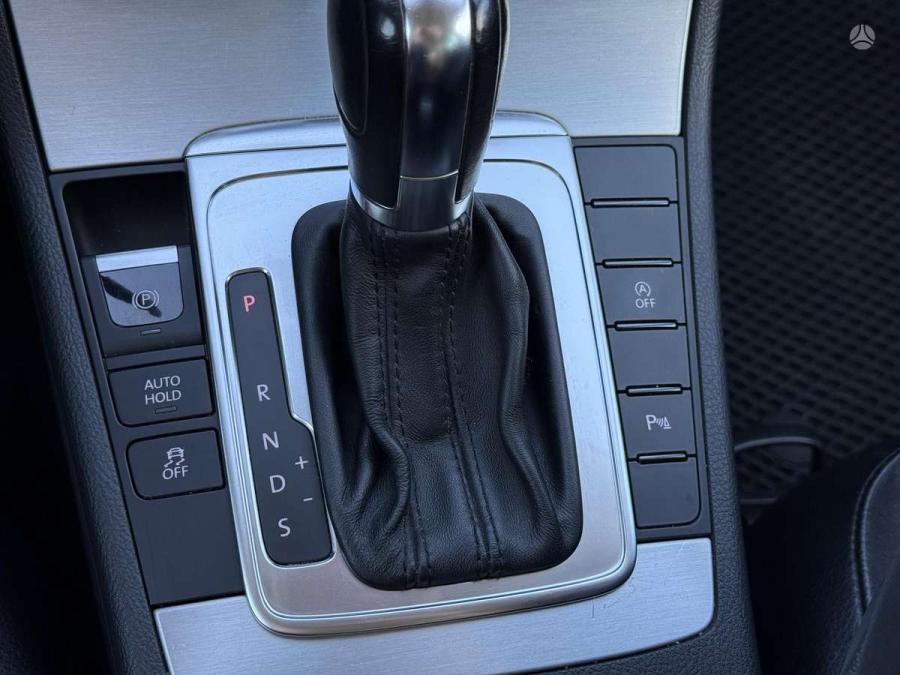 Black Volkswagen Passat 2013 in Vilnius, with an engine capacity of 1.97 L and mileage of 300 thousand km for 5400 €, photo 17 on AUTOMOTO.COM.LV
