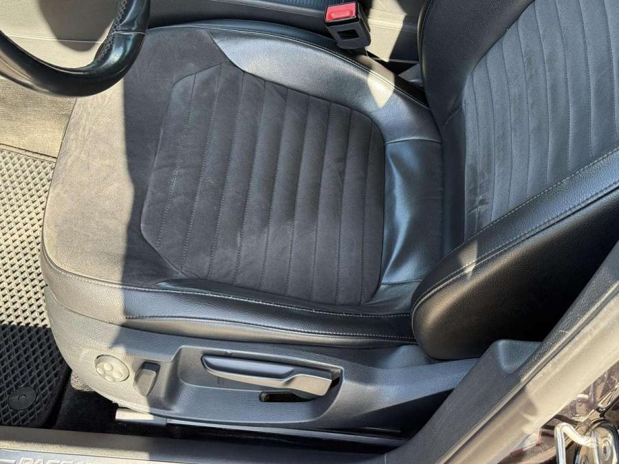 Black Volkswagen Passat 2013 in Vilnius, with an engine capacity of 1.97 L and mileage of 300 thousand km for 5400 €, photo 22 on AUTOMOTO.COM.LV
