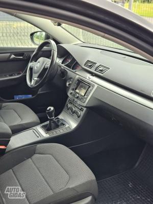 Melns Volkswagen Passat 2013 Kluonaliai, ar dzinēja tilpumu 2.00 L un nobraukumu 295 tūkst. km par 5599 €, foto 20 vietnē AUTOMOTO.COM.LV