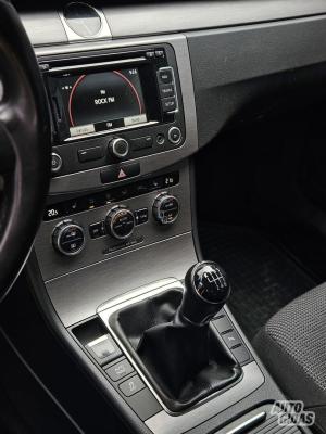 Melns Volkswagen Passat 2013 Kluonaliai, ar dzinēja tilpumu 2.00 L un nobraukumu 295 tūkst. km par 5599 €, foto 22 vietnē AUTOMOTO.COM.LV