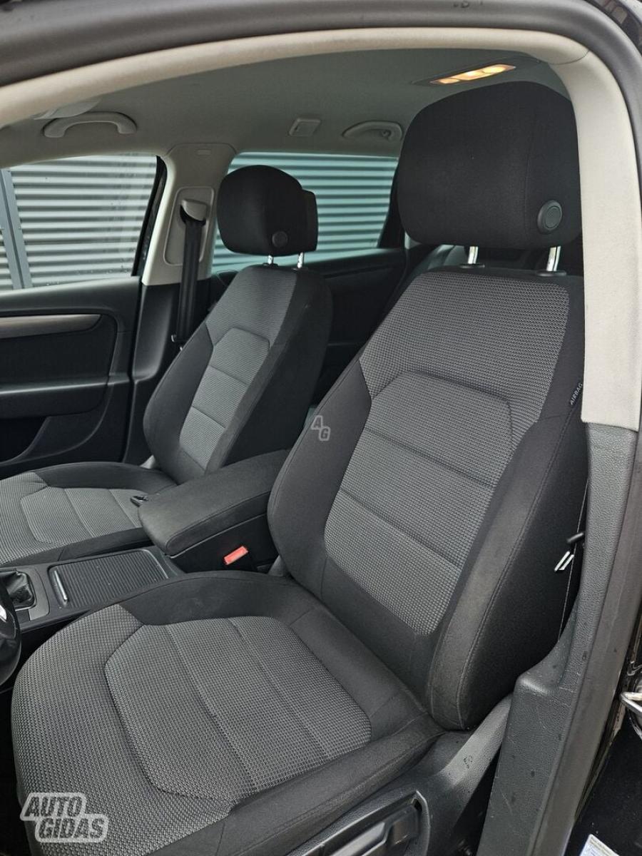 Melns Volkswagen Passat 2013 Kluonaliai, ar dzinēja tilpumu 2.00 L un nobraukumu 295 tūkst. km par 5599 €, foto 23 vietnē AUTOMOTO.COM.LV