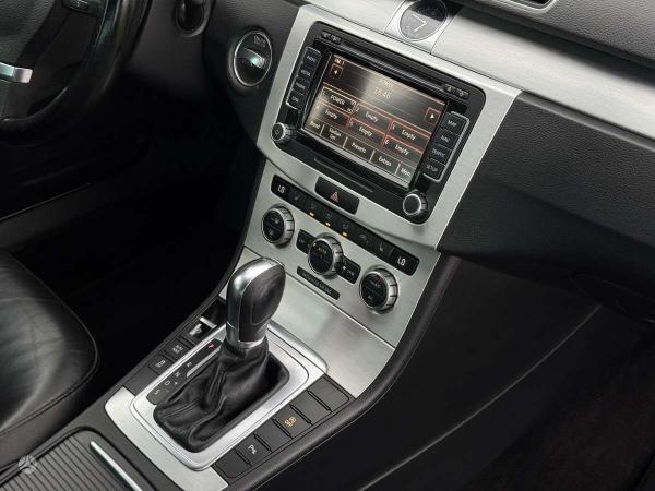 Melns Volkswagen Passat 2013 Viļņa, ar dzinēja tilpumu 1.97 L un nobraukumu 275 tūkst. km par 6550 €, foto 10 vietnē AUTOMOTO.COM.LV