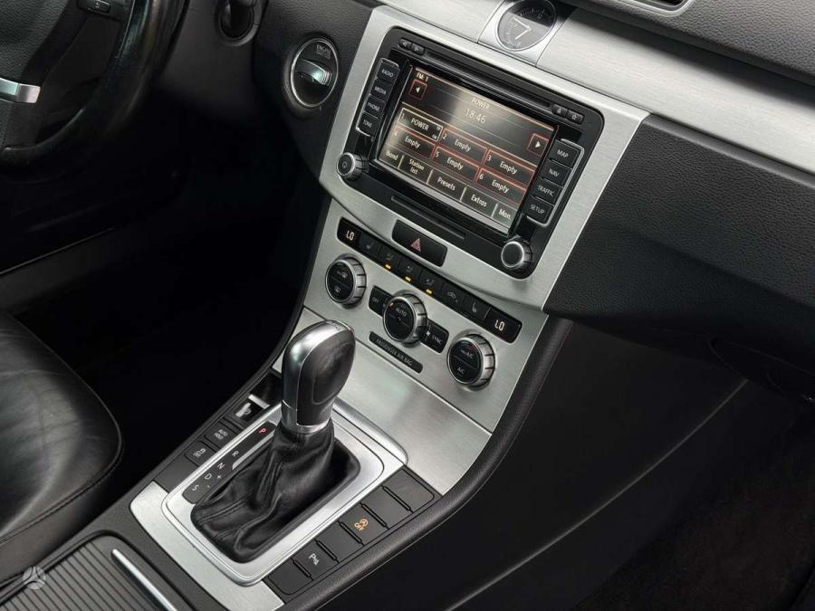 Melns Volkswagen Passat 2013 Viļņa, ar dzinēja tilpumu 1.97 L un nobraukumu 275 tūkst. km par 6550 €, foto 11 vietnē AUTOMOTO.COM.LV