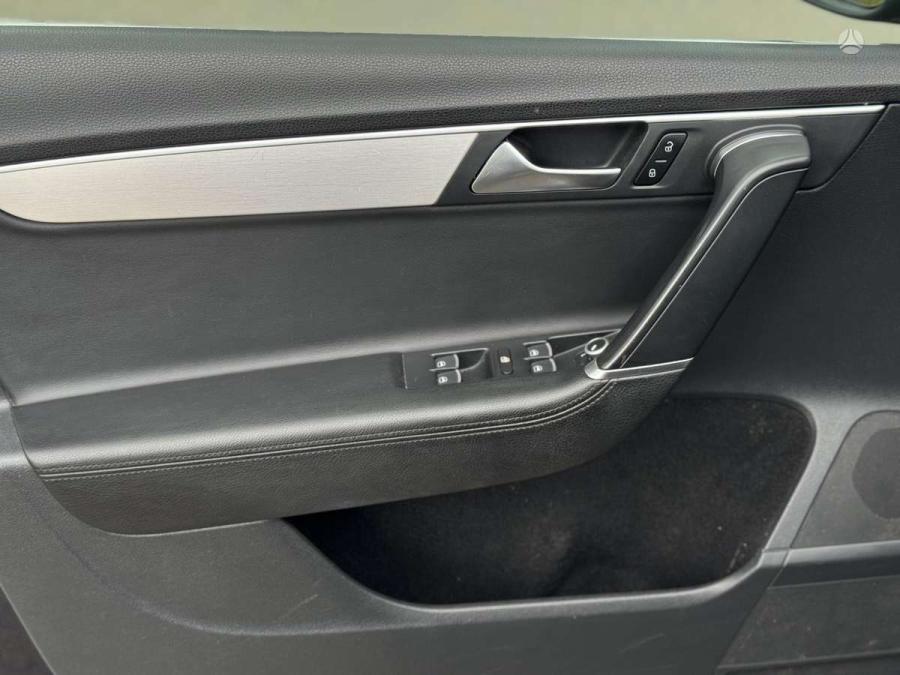 Melns Volkswagen Passat 2013 Viļņa, ar dzinēja tilpumu 1.97 L un nobraukumu 275 tūkst. km par 6550 €, foto 13 vietnē AUTOMOTO.COM.LV