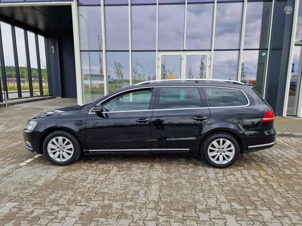 Black Volkswagen Passat 2013 in Vilnius, with an engine capacity of 2.00 L and mileage of 230 thousand km for 4999 €, photo 5 on AUTOMOTO.COM.LV