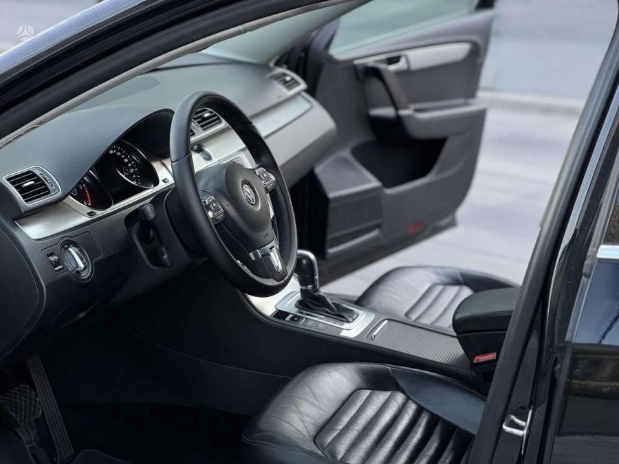Melns Volkswagen Passat 2013 Viļņa, ar dzinēja tilpumu 1.97 L un nobraukumu 286 tūkst. km par 6250 €, foto 12 vietnē AUTOMOTO.COM.LV