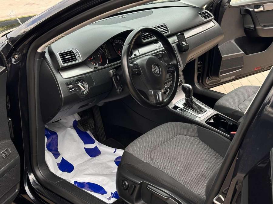 Melns Volkswagen Passat 2013 Jonava, ar dzinēja tilpumu 1.97 L un nobraukumu 281 tūkst. km par 4999 €, foto 18 vietnē AUTOMOTO.COM.LV