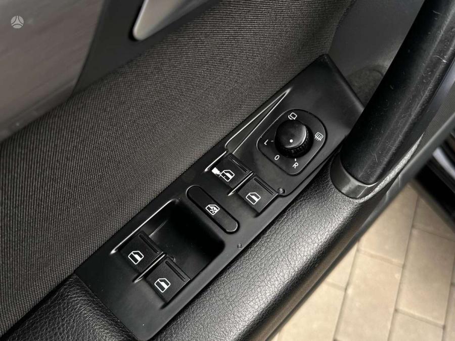 Melns Volkswagen Passat 2013 Jonava, ar dzinēja tilpumu 1.97 L un nobraukumu 281 tūkst. km par 4999 €, foto 23 vietnē AUTOMOTO.COM.LV